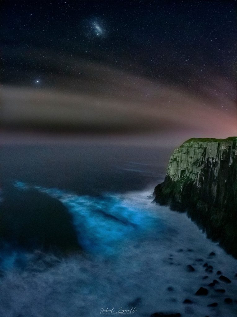 Fotógrafo registra o mar iluminado por microrganismos na costa gaúcha