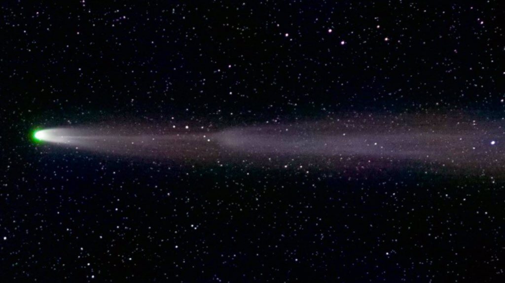 A incrível cauda do cometa Leonard
