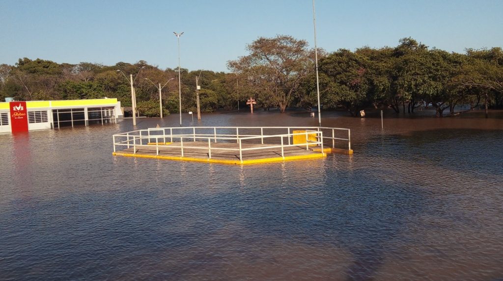 Cheia Do Rio Uruguai Desaloja Pessoas Na Fronteira Oeste