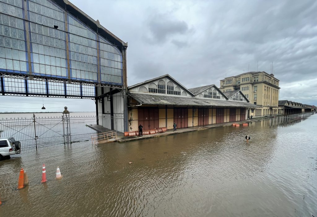 Imagens exclusivas mostram o interior do Cais Mauá no pico da enchente ...
