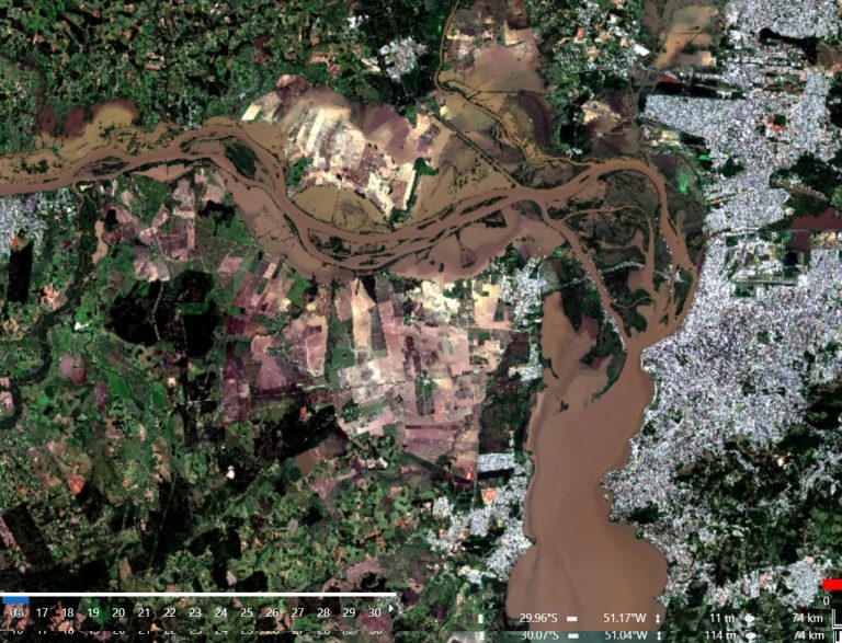 Imagens de satélite em alta resolução mostram a cheia do Guaíba