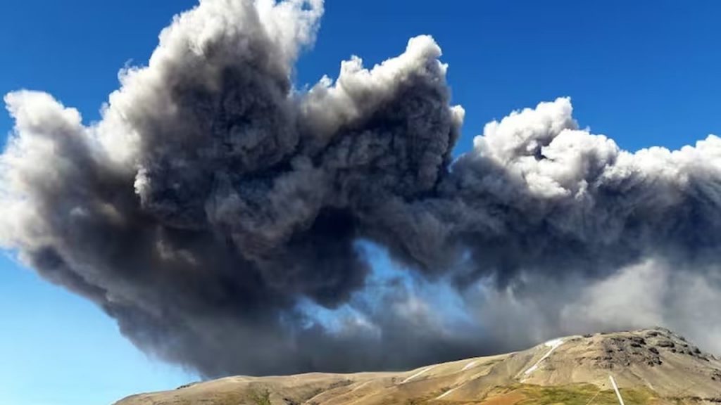 Vulcão expele cinzas e provoca alerta na Argentina